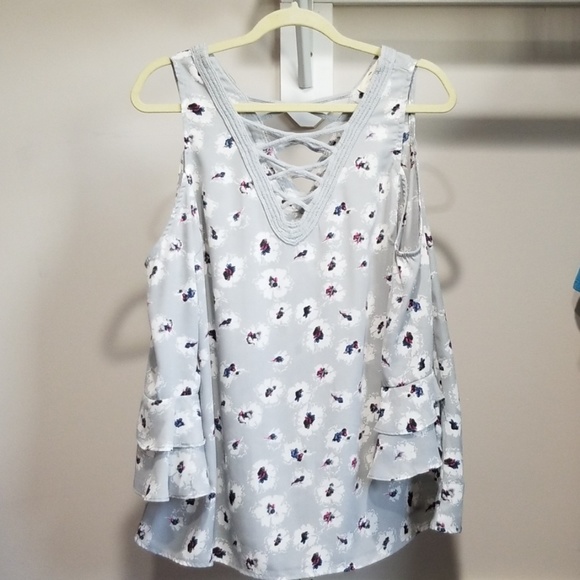 entro | Tops | Gray Print Cold Shoulder Flowy Blouse | Poshmark